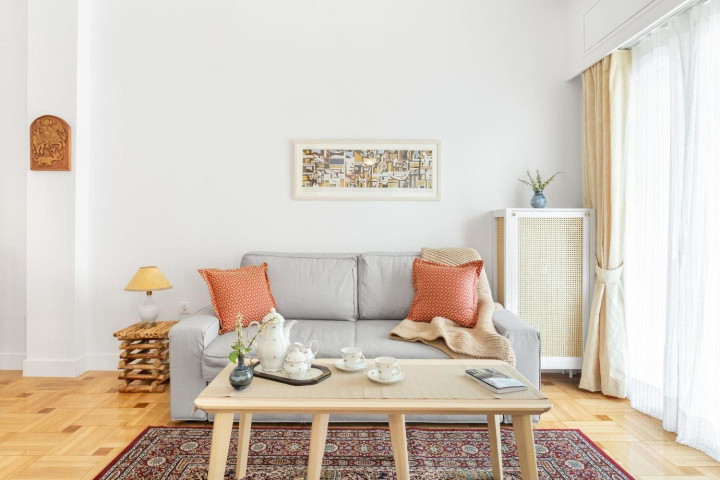 Chill Out In Retropolitan Hideaway At Alsos Park - Atina