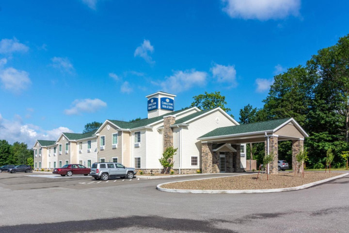 Cobblestone Hotel & Suites - Harborcreek - North East, PA