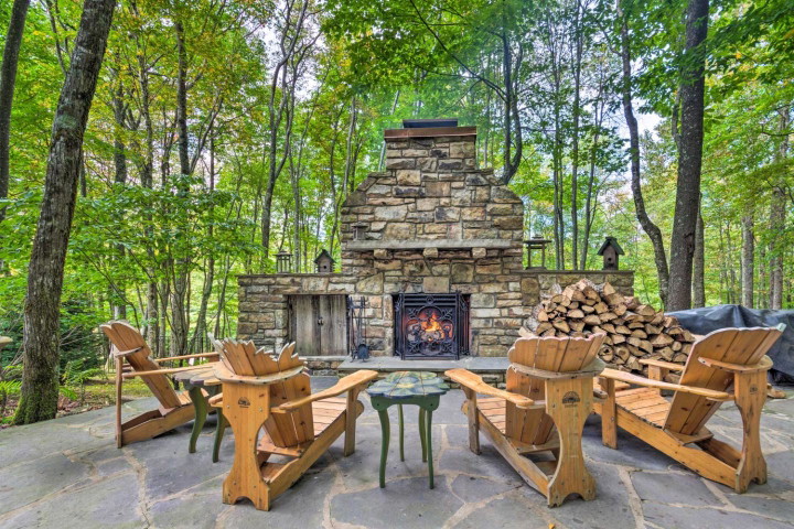Screened Porch + 3 Decks: Beech Mountain Cabin - Banner Elk, NC