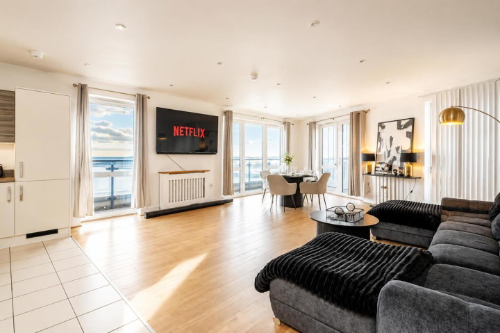 River View Penthouse With Big Balcony & Cinema - 修咸頓