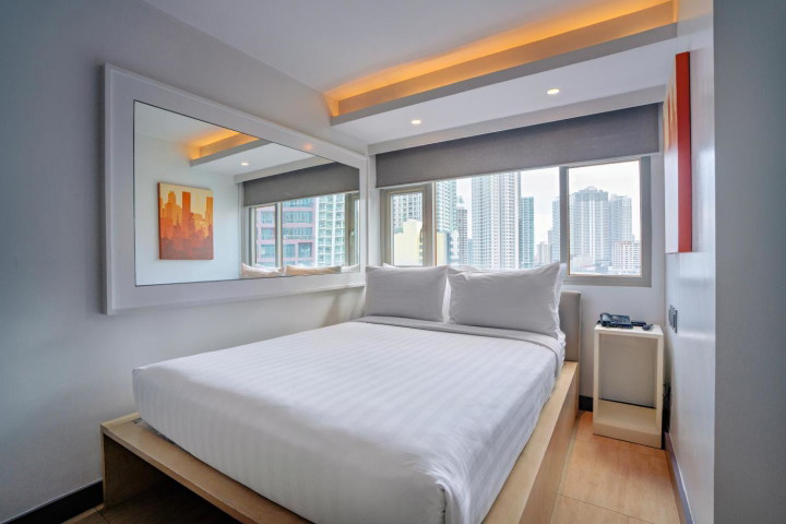 The Mini Suites Eton Tower Makati - Makati