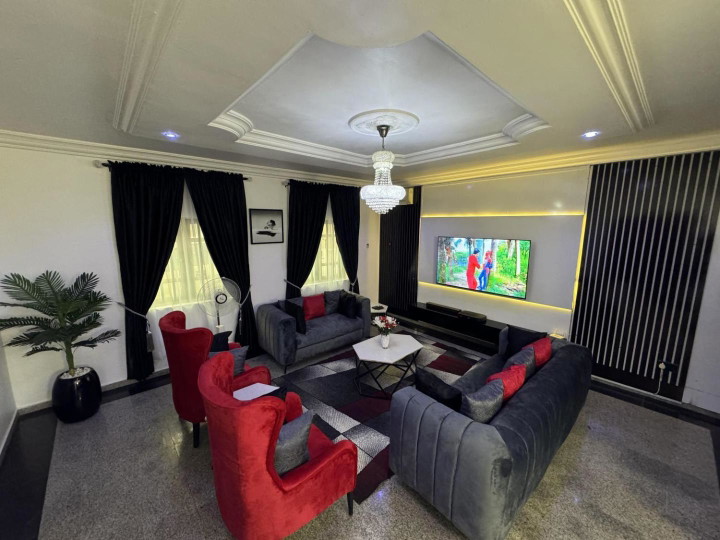 Luxe Lagos Retreat With 3 Bedrooms - Lagos, Nigeria