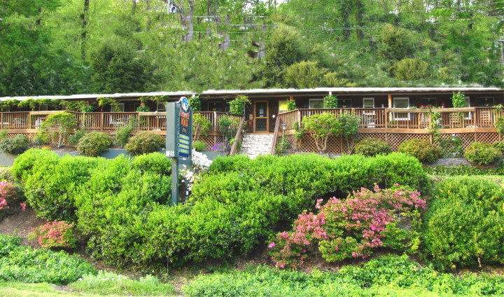 The Chimney Rock Inn & Cottages - Lake Lure, NC