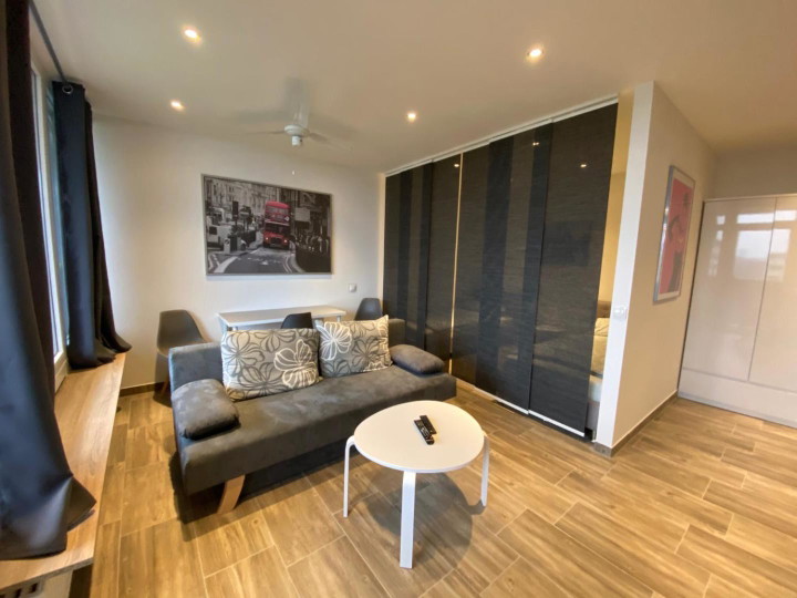 Modernes Apartment Duisburg Homberg - Duisbourg