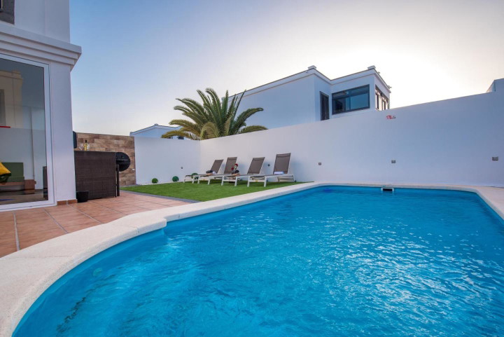 Elegant Villa Playa Blanca With Pool - Playa Blanca