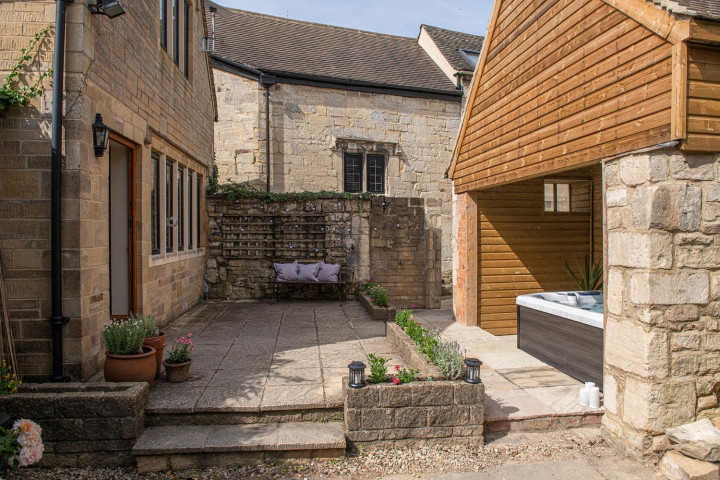 Finest Retreats - Serenity - Stroud