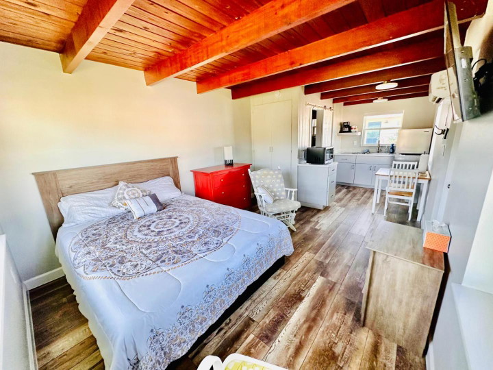 Cottage 33, Pineapple Place - Dora Canal Court - A Downtown, Waterfront Community - Leesburg, FL