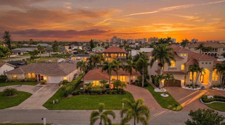 Sunset Dock Pet-friendly & Steps To Beach - Naples, FL