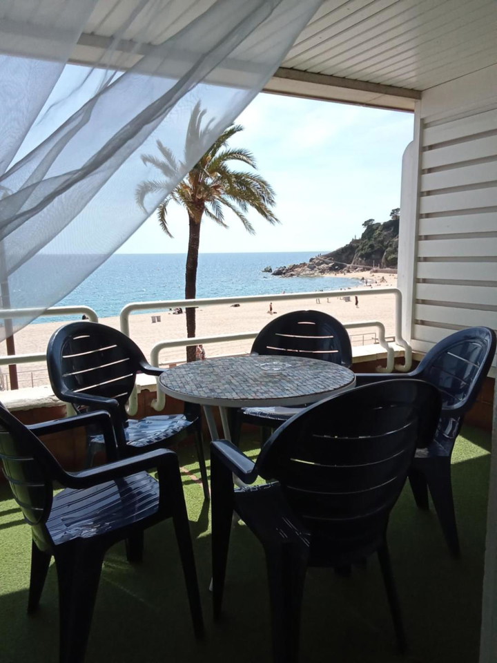 Piso Jover Alojamiento En Primera Línea Del Mar !! - Lloret de Mar