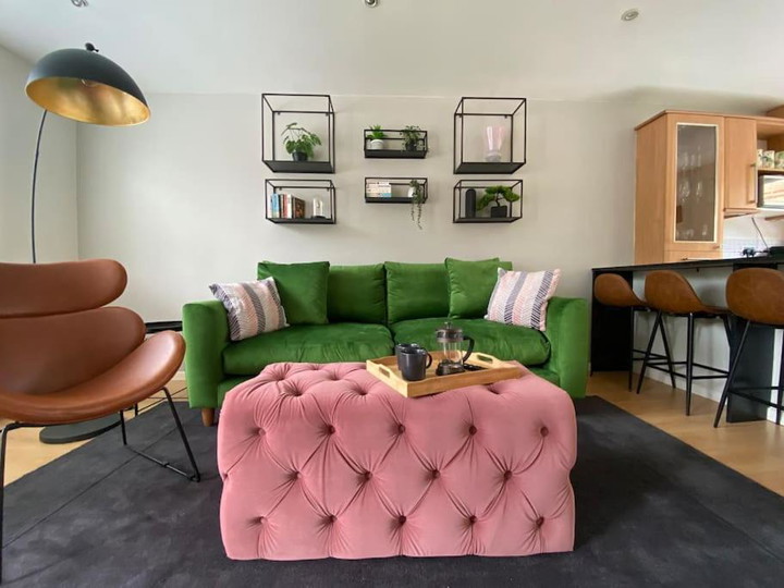 2 Bed House In Hampton - Free Parking - サービトン