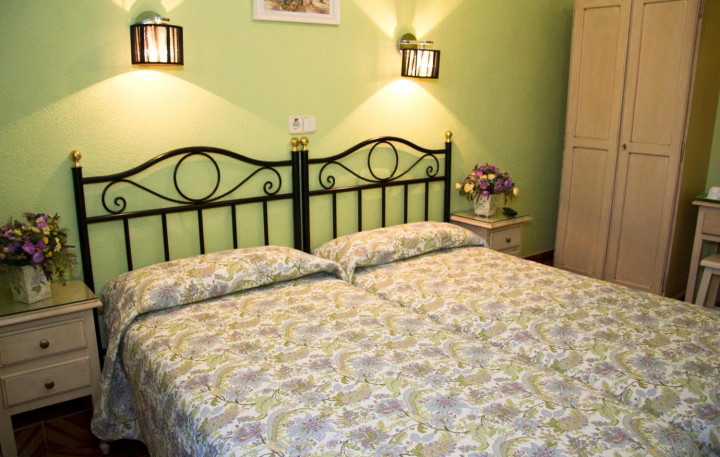 Hostal Los Alpes - Madrid