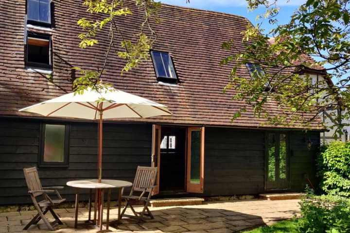 Cosy Listed Barn In Peaceful Country Village - Buckinghamshire
