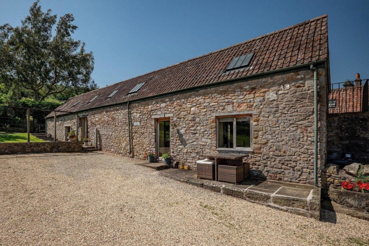 Cosy Barn Conversion With Patio & Private Parking - Cheddar