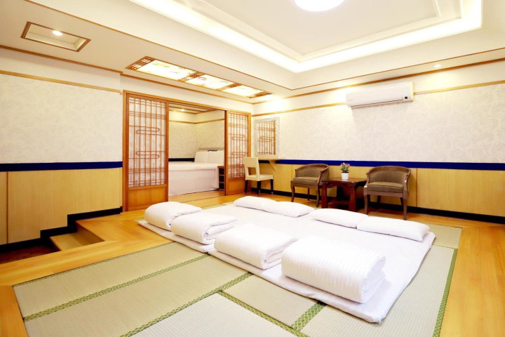 Phoenix Pavilion Hot Spring Hotel - Xizhi District