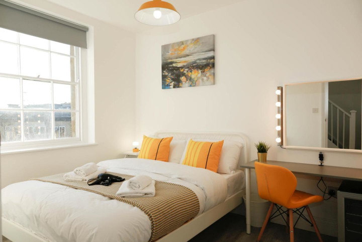 Luxury Rooms In Camden Town Near Shops, Cafes, Bars & Metro With Shared Bathrooms - Fulham