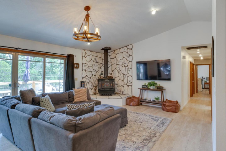 ‘Hiker’s Escape’ Home Near Beach, Golf & Yosemite - Groveland, CA