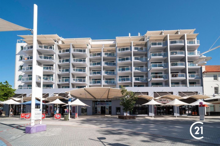 The Entrance Waterfront Studio, Balcony, Pool, Water Views, Unit 208 - The Entrance