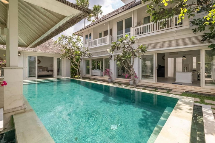 Beachside Colonial Elegance: 4br In Canggu - Canggu