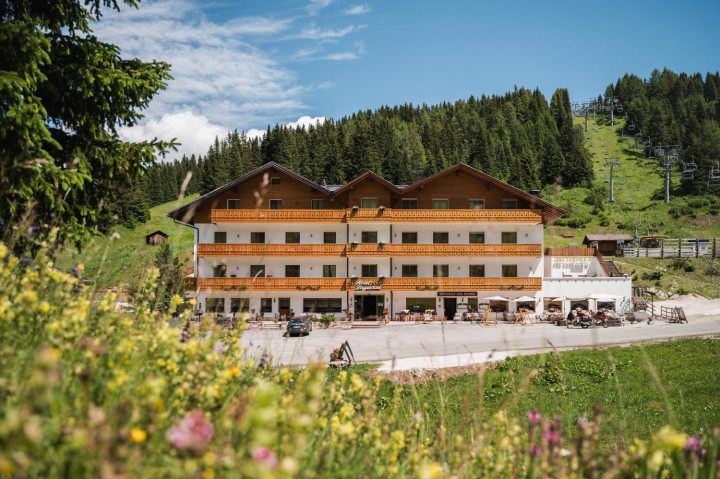 Laguscei Dolomites Mountain Hotel - Alta Badia