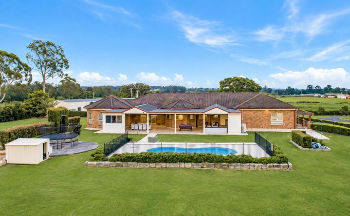 Mayfair Manor - Country Estate With Pool, Gym, Home Theatre, Fireplaces Sleeps 20 - Blue Mountains