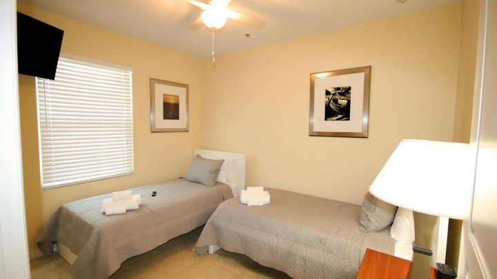 John's Pass Hotel - Fully Remote Check In - St. Pete Beach, FL