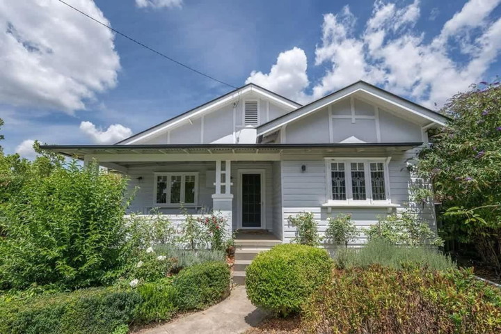 Bindi Cottage, Spacious & Unique, Opposite Pool - Orange