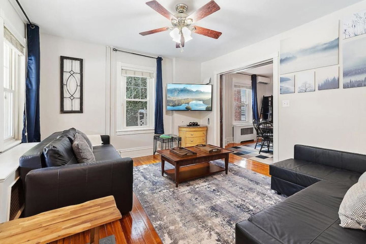 King,parking,ac,deck,train,uni,hospital - Bryn Mawr, PA
