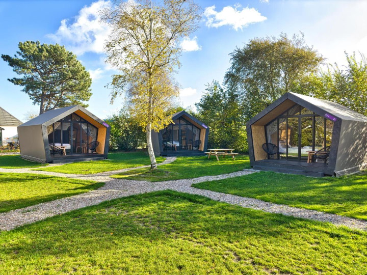 Tenthuisje In Het Groen, Een Suite Met Eigen Badkamer - Julianadorp