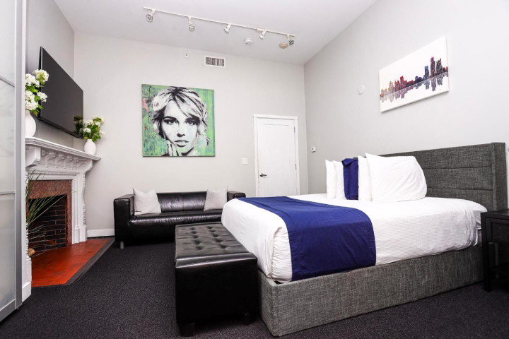 Large Stylish Newbury Street Studio W/ Kitchen - Boston, MA
