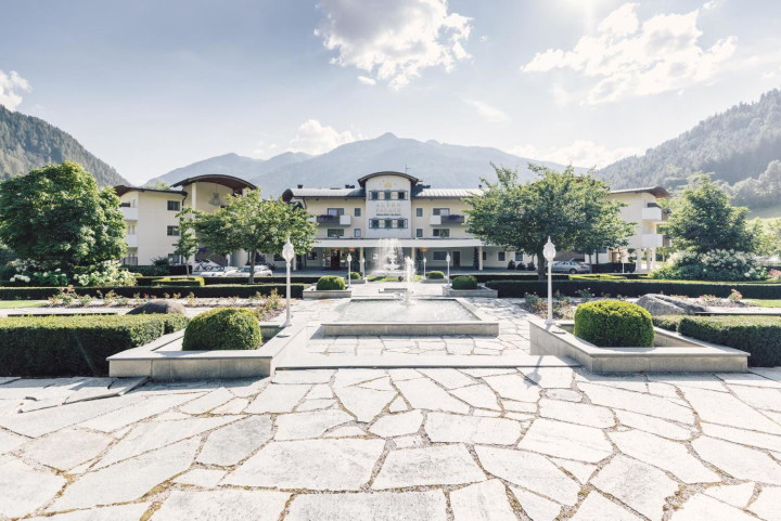Alpenpalace Luxury Hideaway & Spa Retreat - Sand in Taufers