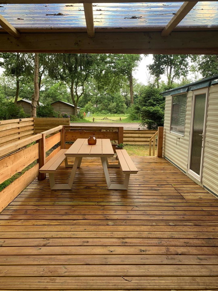 Heerlijke Ruime Stacaravan Met Overdekte Veranda En Omheinde Tuin ''Casa Elvina'' - Drenthe
