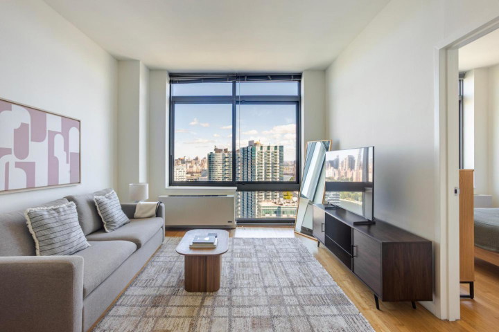 Blueground Lic Pool Wd Nr Gantry Park Nyc-1613 -