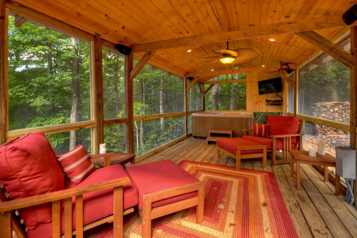 Toccoa Mist - Blue Ridge, Ga - Enjoy Scenic River Views, Soak In The Hot Tub, Gather Around The Fire Pit, And Cozy Up By The Fir - Georgia, GA