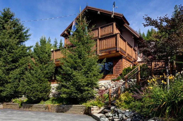 Valhalla Ski Chalet Hottub, Walk To Village Lifts - Whistler