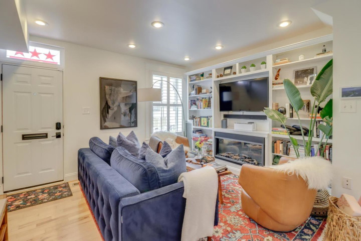2 Mi To National Mall: Stunning Townhome W/ Patio! - Falls Church, VA