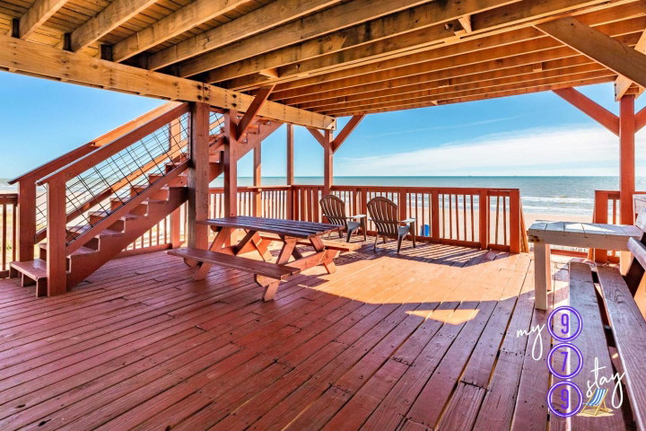Sea Turtle 2 - Beachside & Pup-friendly! - Texas