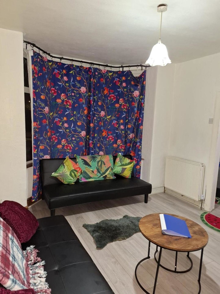 Entire Nuneaton Home Sleeps Up To 6 Guests Near Town And George Eliot Hospital - Coventry
