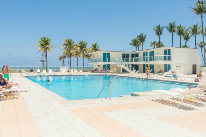 Boutique Apartments Castle Beach - Miami Beach, FL