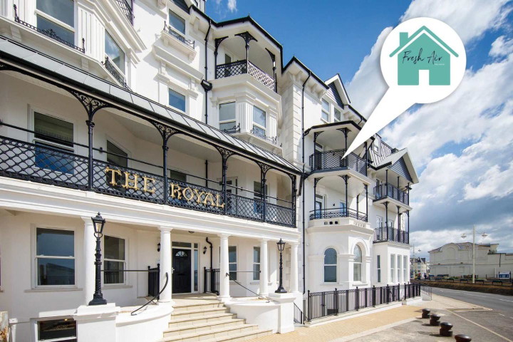 Seafront Apartment With Balcony & Panoramic Views - Bognor Regis