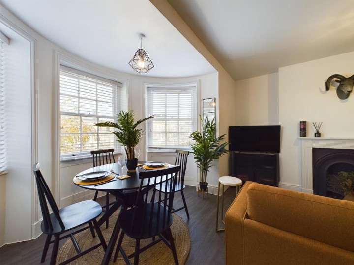 Stylish Sunningend 1-bed Apartment In Town Centre With Parking - Cheltenham