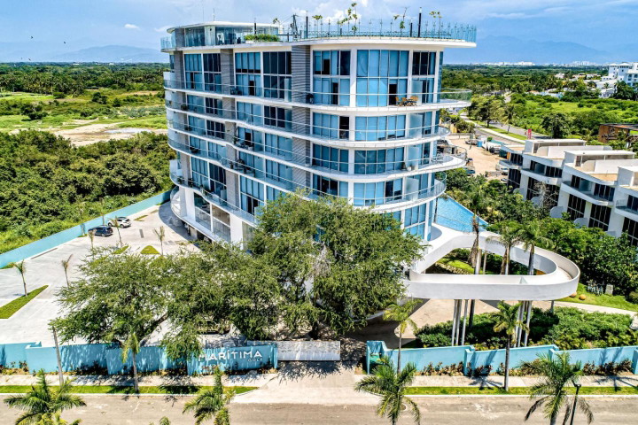 Updated Condo With Sweeping Views, Pools, Fitness Room, Balcony, W/d, And Ac - Bucerías
