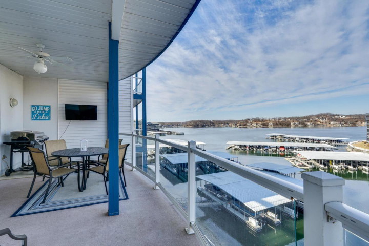 Lake Ozark Condo W/ Water Views & Pool Access! - États-Unis