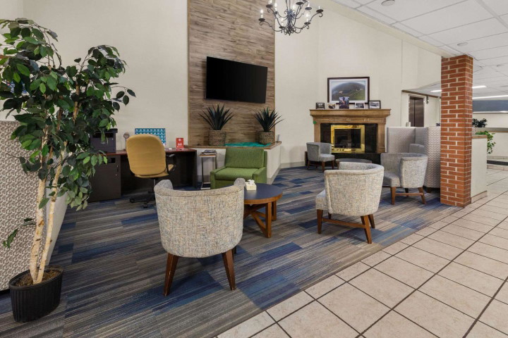Quality Inn & Suites Altoona - Altoona, PA