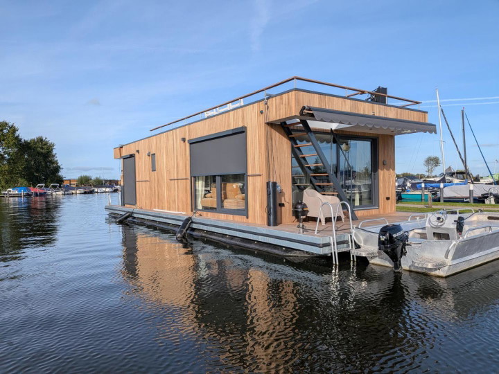 Surla House Boat Tikwa Unique Waterfront Stay At Resort Kagerplassen - The Hague
