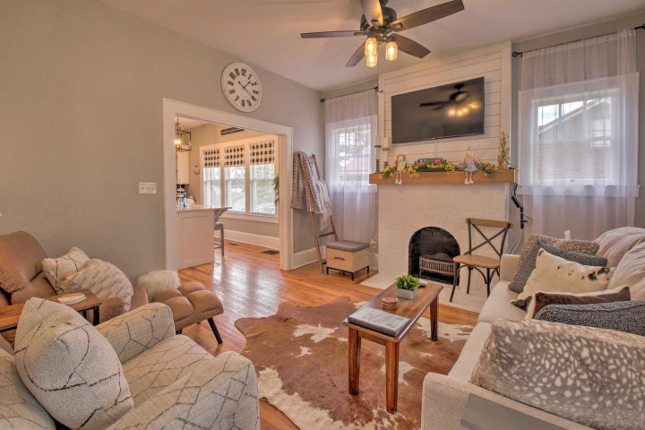 Modern, Sun-lit Retreat W/ Fire Pit & Yard! - Jefferson City, TN