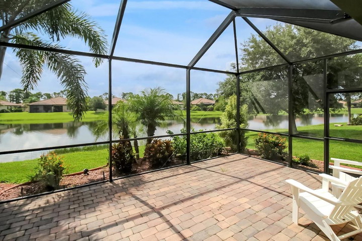Gorgeous Lakefront Villa In Gran Paradiso - Seabird Villa - Englewood, FL
