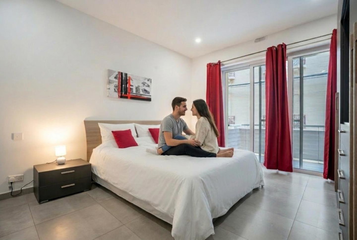 Balluta Bay Seaside 4-bedroom Apartment Near Sandy Beach - 瓦萊塔