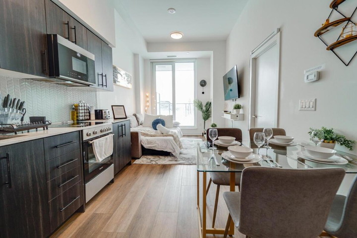 Luxury & Modern Condo In Central Kw With Exclusive Terrace - Kitchener