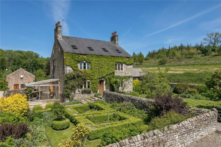 Large Country Farmhouse - Clitheroe