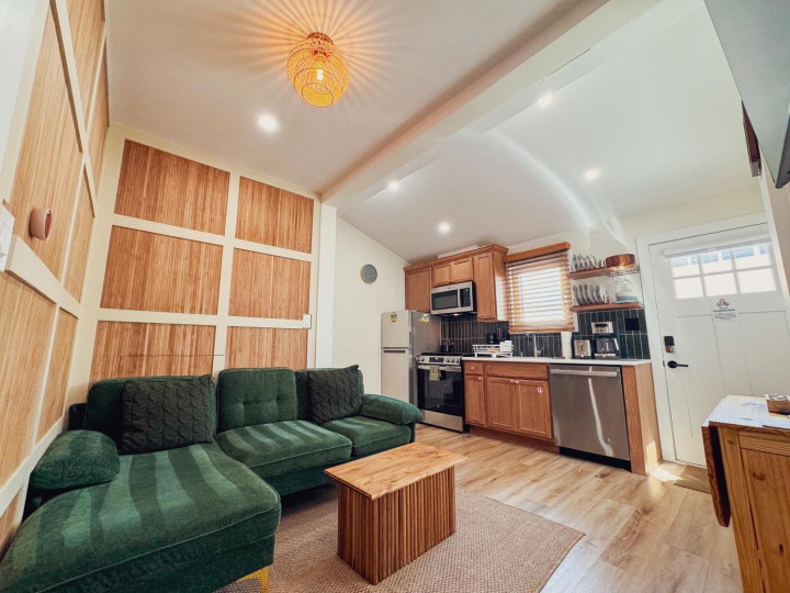 Stylish 2 Br, 1 Ba Apartment - Steps To The Ocean - Hidden Gem, Apt 2 - New Jersey